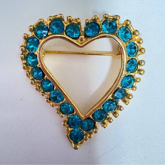 Jewelry | Vintage Teal Rhinestone Heart Brooch In Gold Tone Setting ...